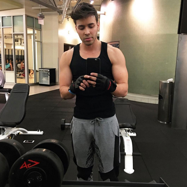 Prince Royce Flaunts His Insanely Buff Arms in Gym Selfie - E! Online