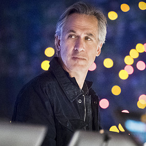 Arrow's Tom Amandes Looks Back on All His Dad Roles—and His Famous ...