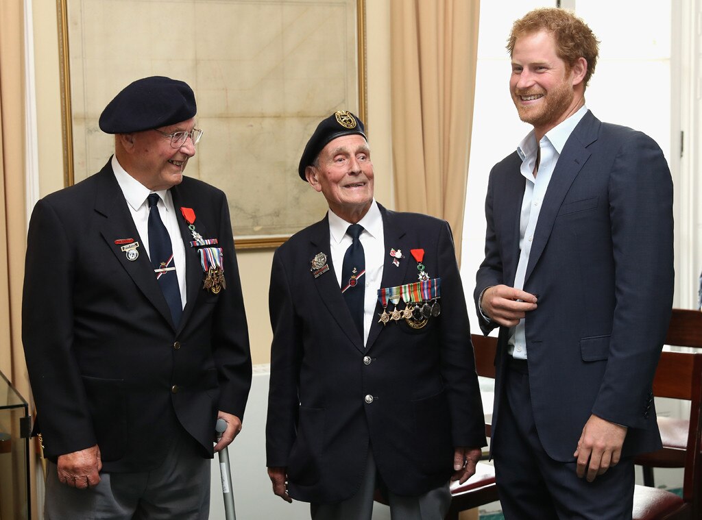Prince Harry Doesn't Get Away With Skipping Tie at WWII Vets' Event | E ...