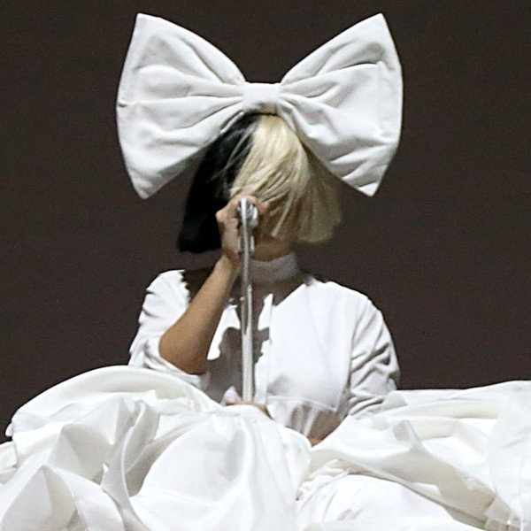 Sia Cries of Stage Fright Before GMA Performance