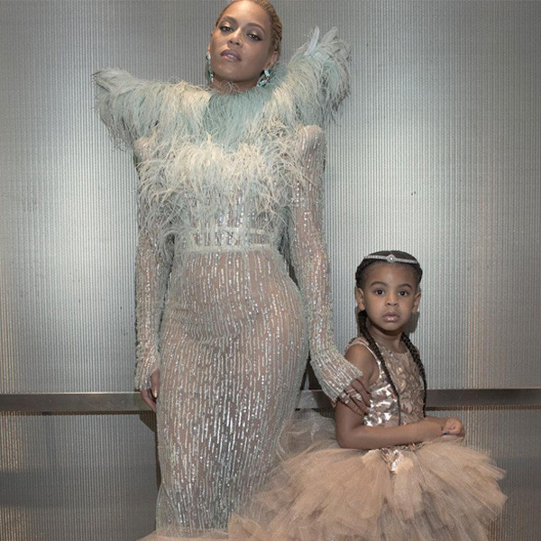 Blue Ivy Models $11,000 Dress at 2016 MTV VMAs - E! Online