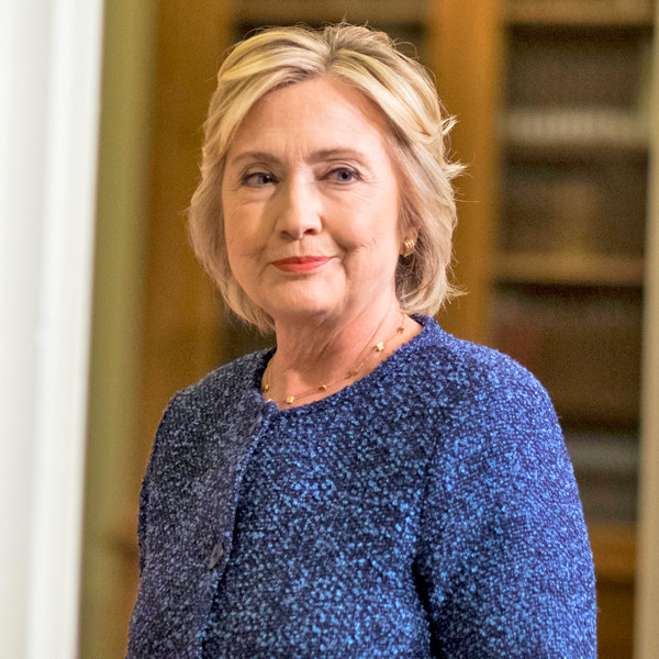 This Selfie With Hillary Clinton Is the Most Millennial Thing Ever - E ...