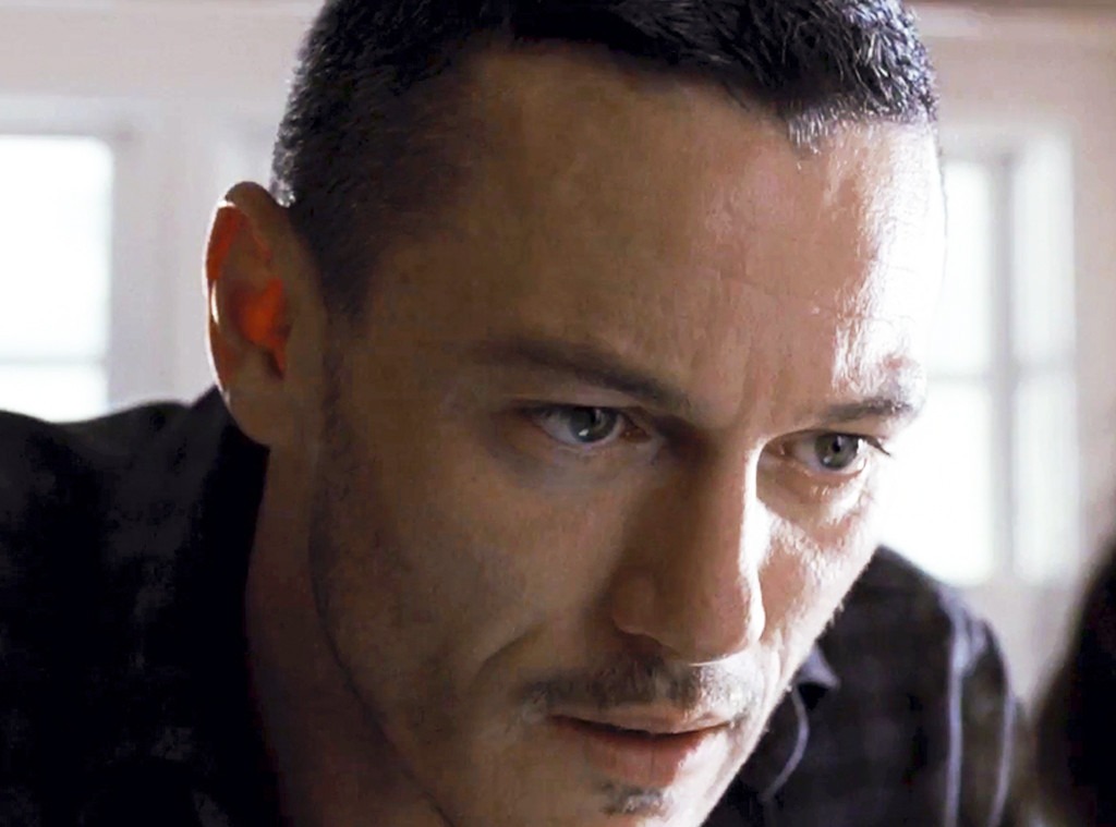 The Girl On The Train Luke Evans Gets Naked Sings Show Tunes For Sex Scenes E News