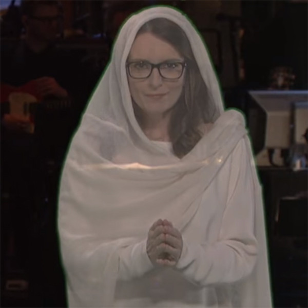 SNL Pays Tribute to Carrie Fisher as Felicity Jones Hosts