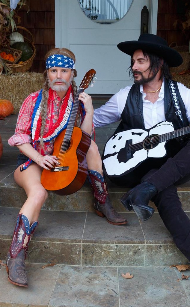 Jessica Simpson and Eric Johnson as Willie Nelson and Waylon Jennings ...