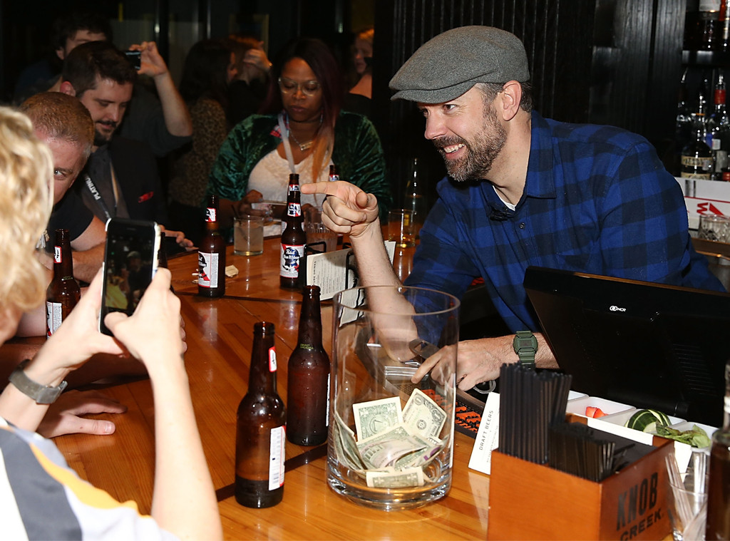 Photos from Celebrity Bartenders - E! Online