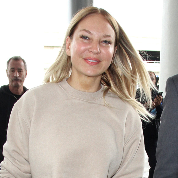 Sia Steps Out in Public and Doesn't Hide Her Face - E! Online