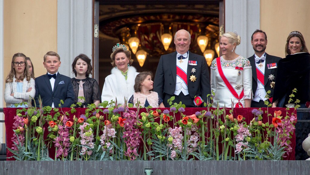 A Cheeky Norwegian Prince Dabs During Royal Birthday Celebrations | E! News