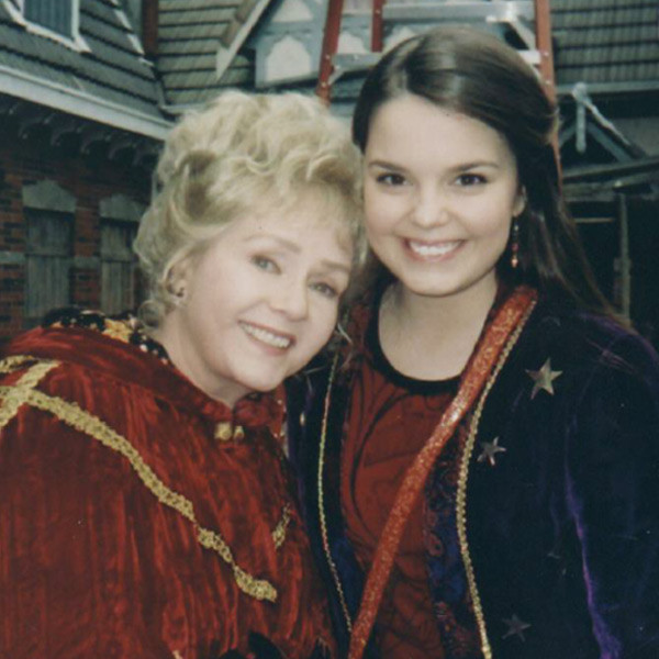 Halloweentown's Cast to Reunite in Real-Life Halloweentown