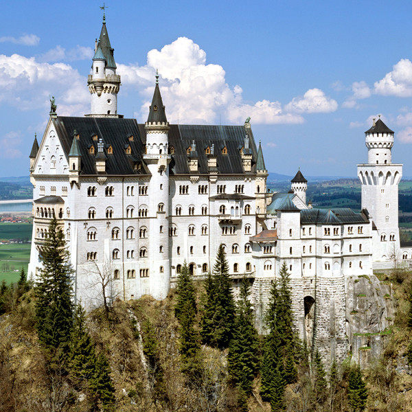 The Royals: Check Out the World's Most Luxe Palaces & Castles - E ...