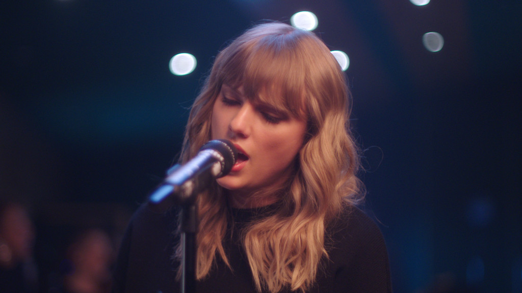 Taylor Swift Covers Earth, Wind & Fire's "September" - E! Online - CA