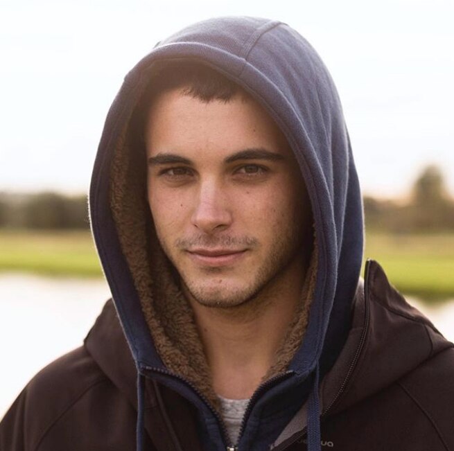 ¡Conoce el lado más hot de los chicos de Merlí! | E! News