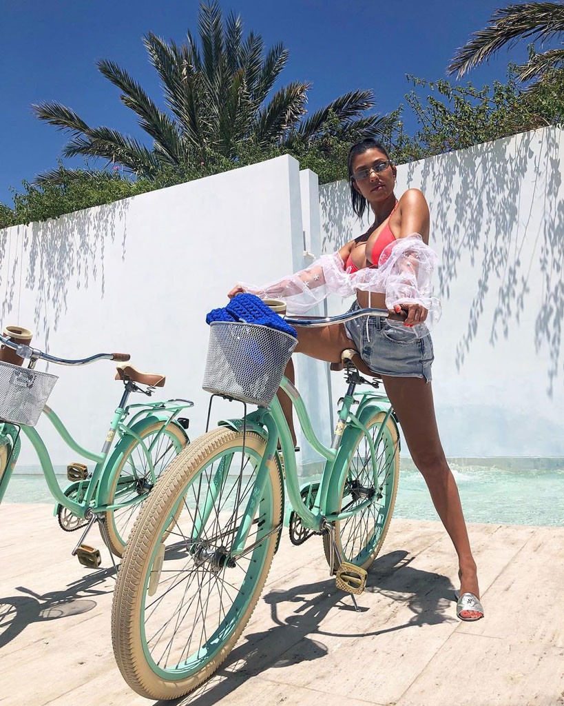 See Every Sexy Photo From Kourtney Kardashians Cabo Vacation E News