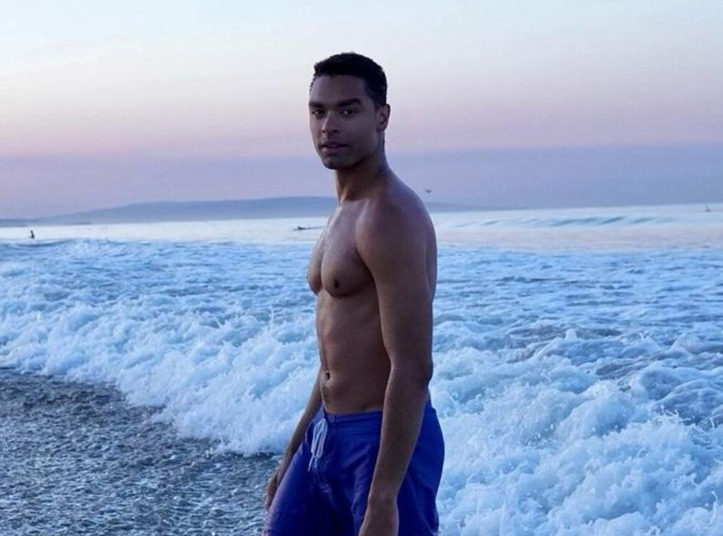 Regé-Jean Page aborda los rumores de James Bond tras su inesperada ...