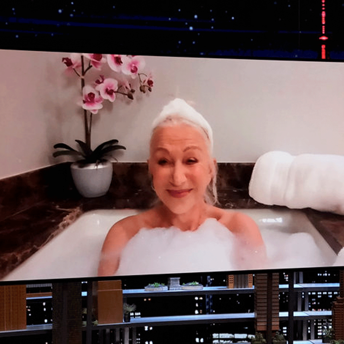 Watch Helen Mirren Conduct Tonight Show Interview From Her Tub