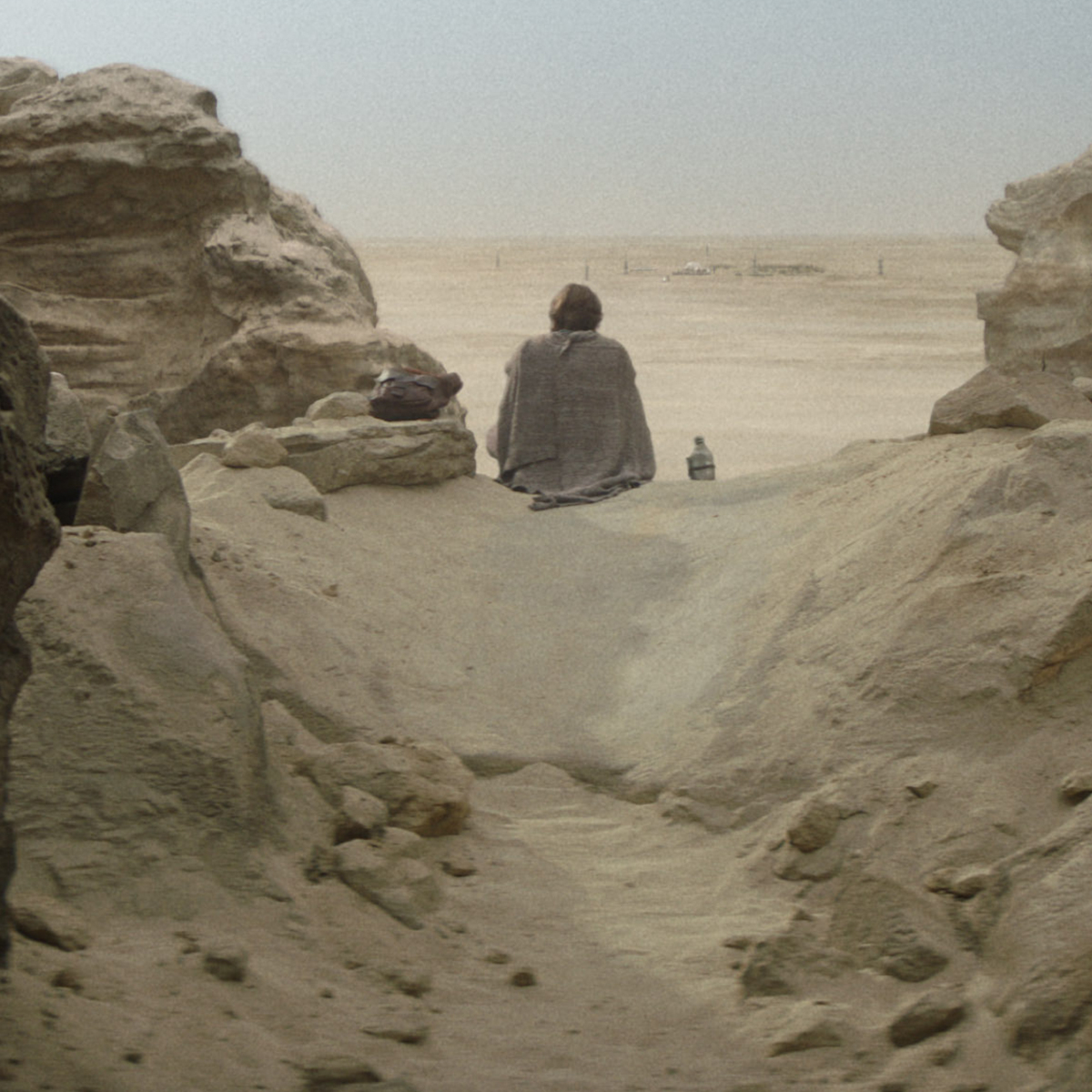 Photos from First Look Images of Obi-Wan Kenobi - E! Online