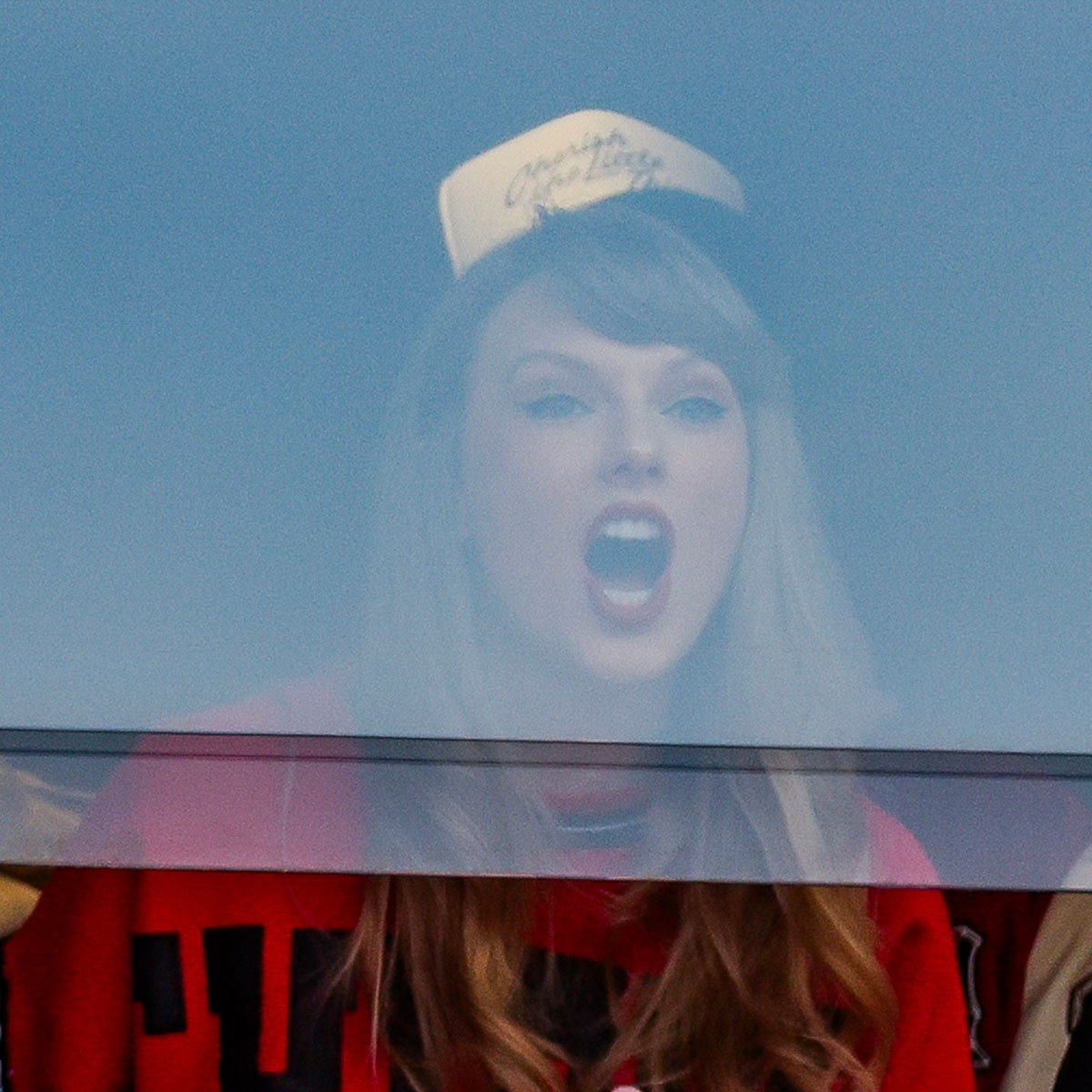 Taylor Swift Cheers on Travis Kelce at Her 6th Kansas City Chiefs Game