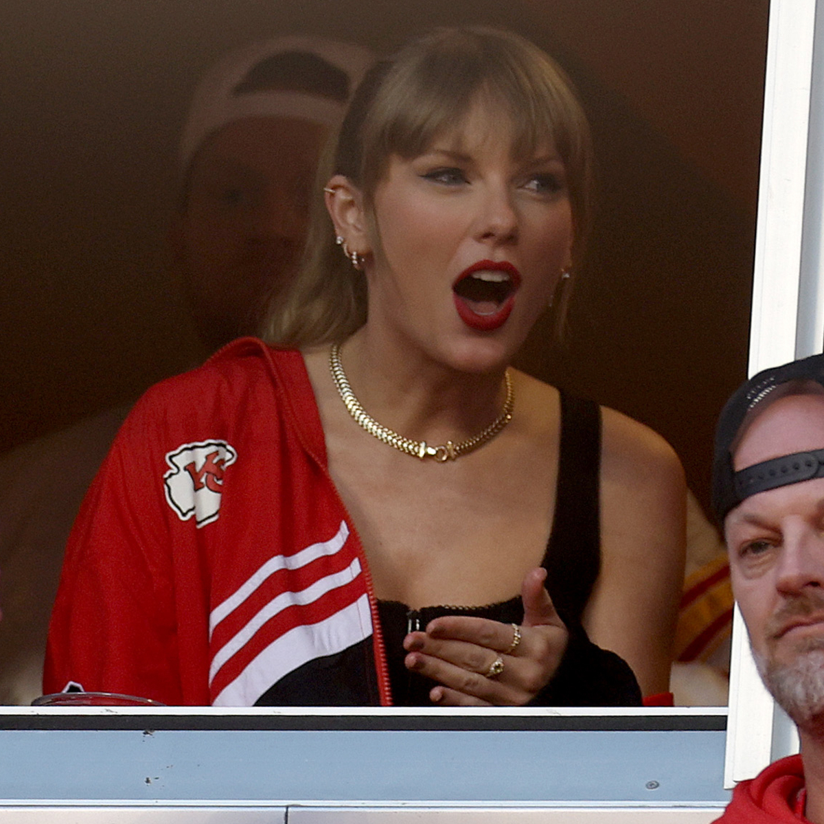 Taylor Swift Cheers on Travis Kelce at Kansas City Chiefs vs. Denver ...