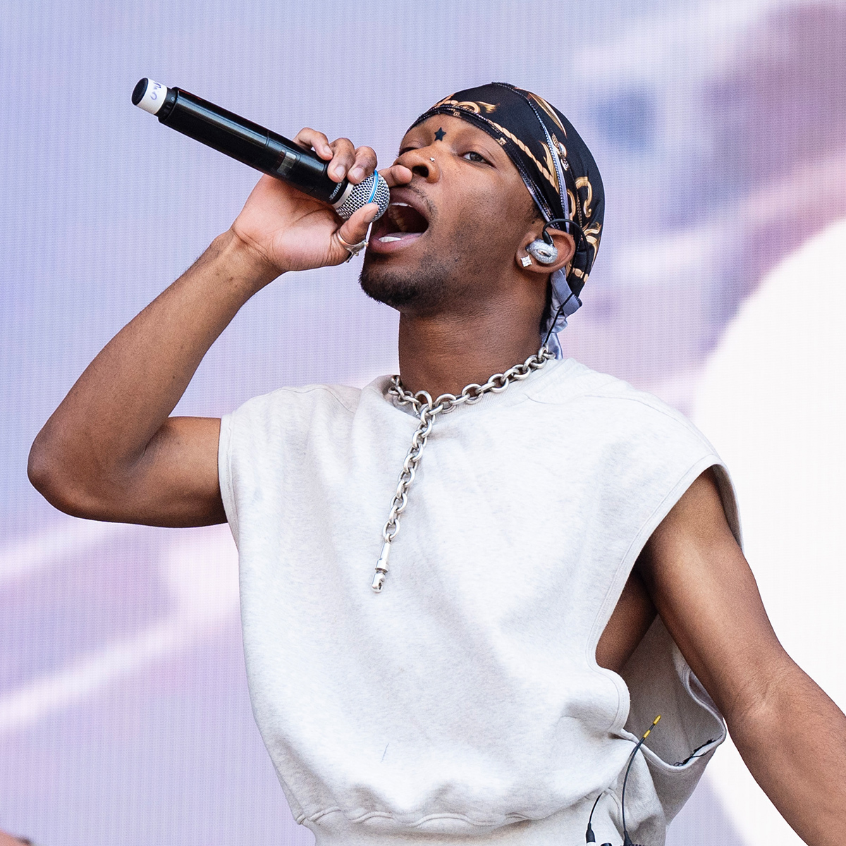 Who Is D4vd? Details on the Singer