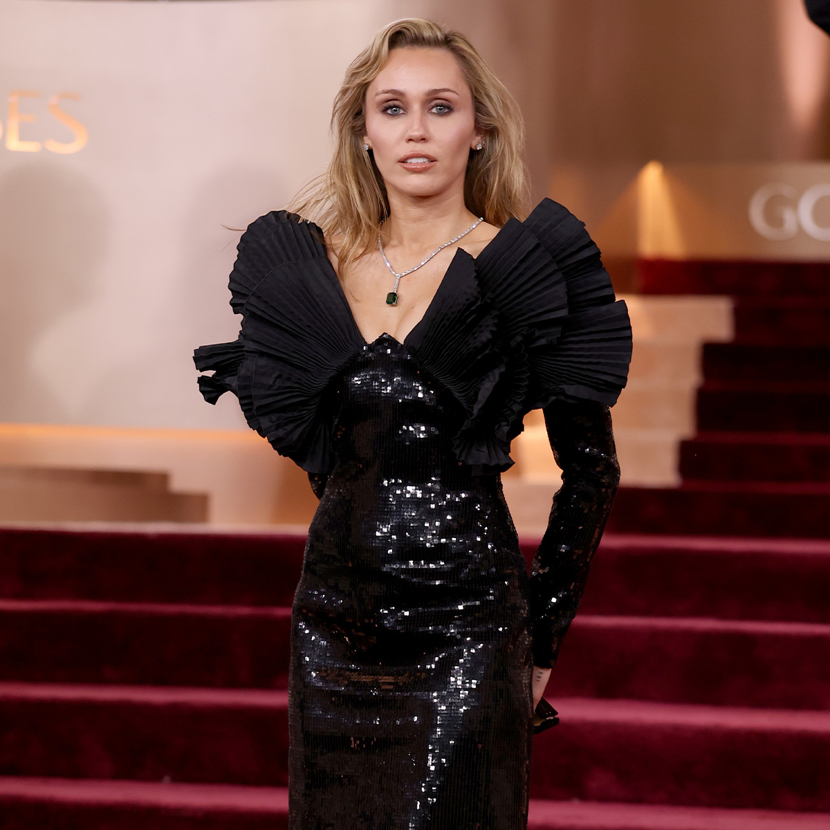 Golden Globes 2026: Miley Cyrus’ Red Carpet Look