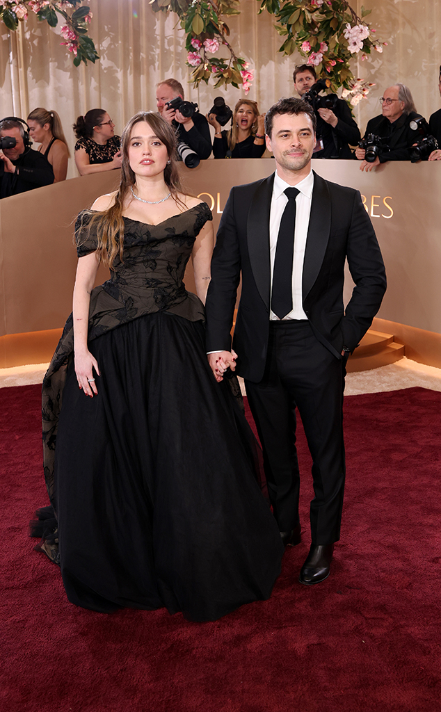 Timothée Chalamet & Kylie Jenner Share a Kiss at the Golden Globes 2026 ...