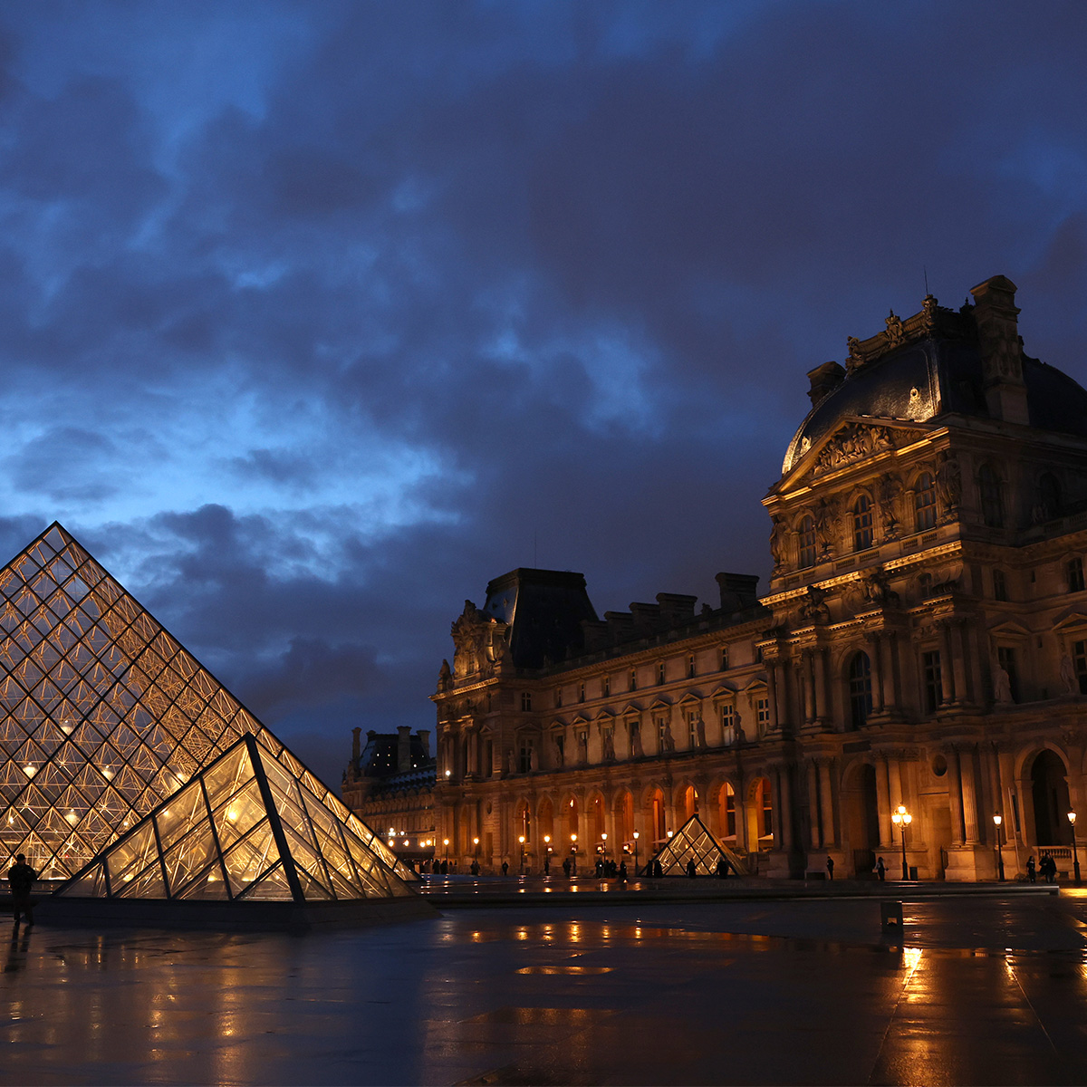 Schiaparelli Recreates Louvre Stolen Jewels for Paris Couture Week